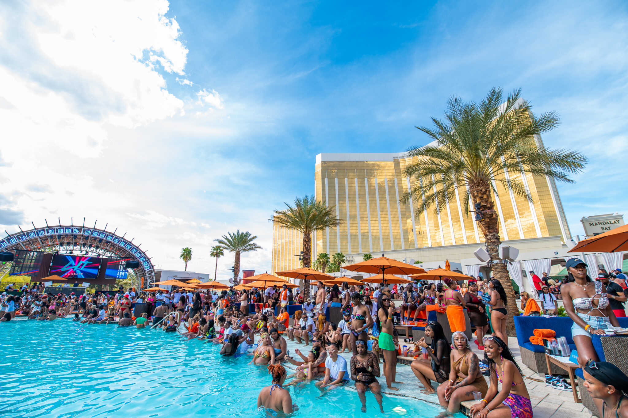 Daylight Beach Club at Mandalay Bay: A Premier Pool Party Destination ...